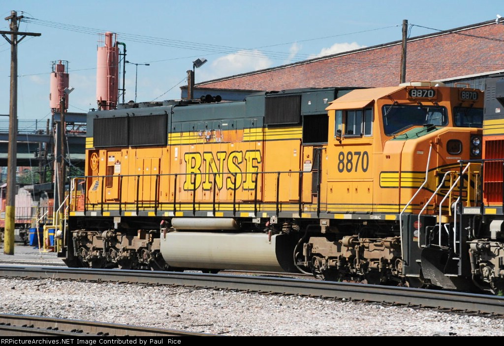 BNSF 8870